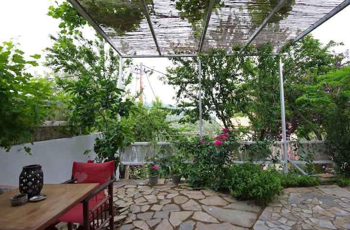 Vintage House In The Picturesque Town - 알로니소스섬