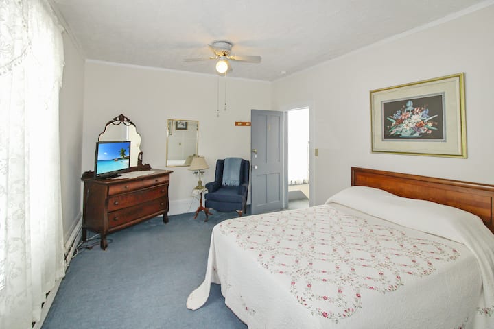 Room #5 - Lakeside Marblehead, OH