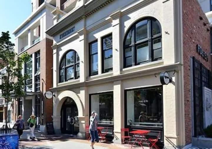 One Of A Kind Historic Loft In Center Of Downtown - Oak Bay
