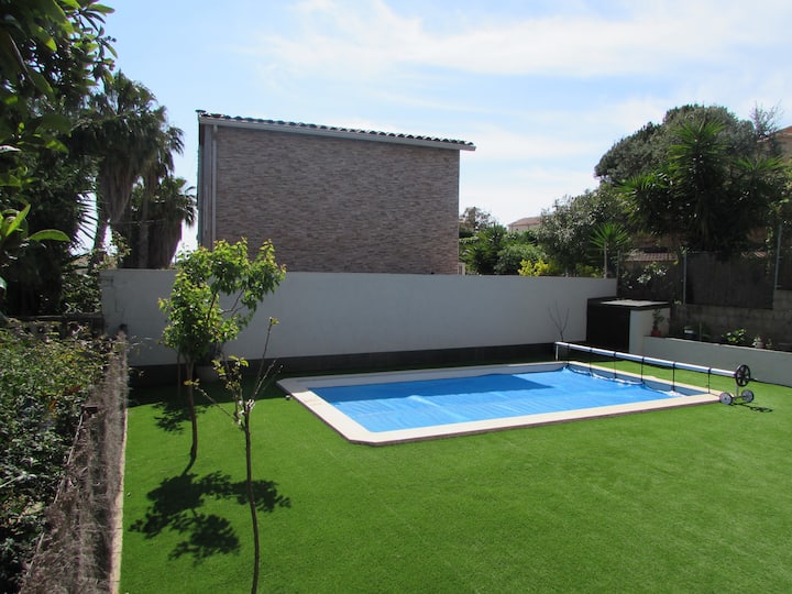 Piscina Climatizada Con Jacuzzi, Aire Acond. Relax - Pineda de Mar