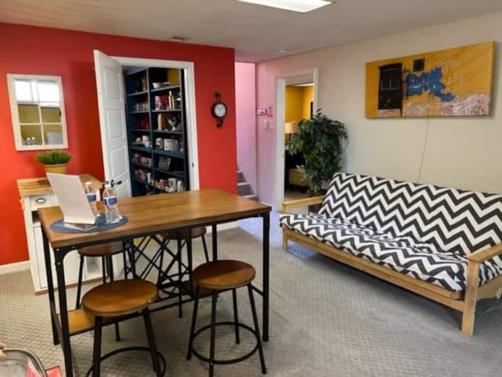 Charming Garden Level Suite With Private Entrance - Denver, CO