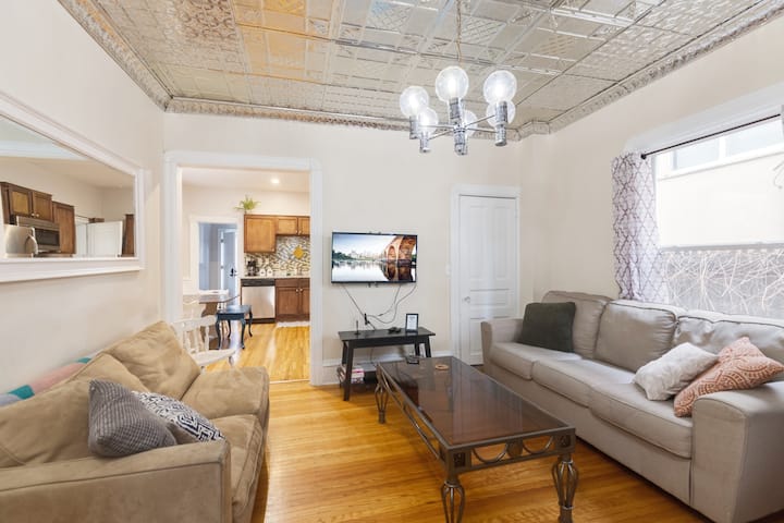 Charming Home By Lakes & Local Hotspots W/ Patio! - ミネアポリス, MN
