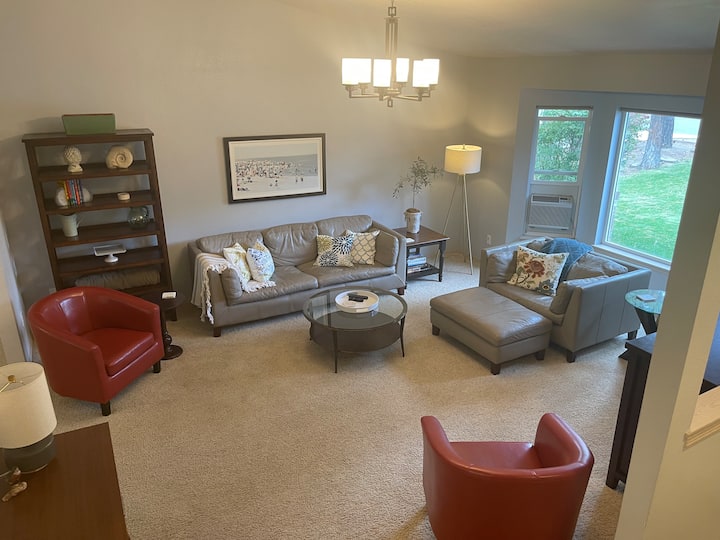 Private Quiet Home-away-from-home K-suite & Q-bdrm - Spokane, WA
