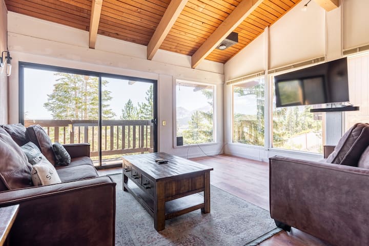 The Best View In Mammoth!  Sleeps 4 - 6. - Mammoth Mountain, CA