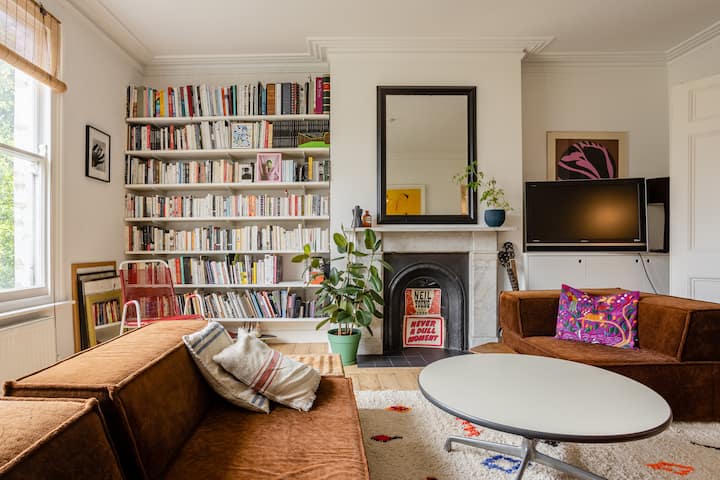 Stylish And Spacious Hackney Flat - London