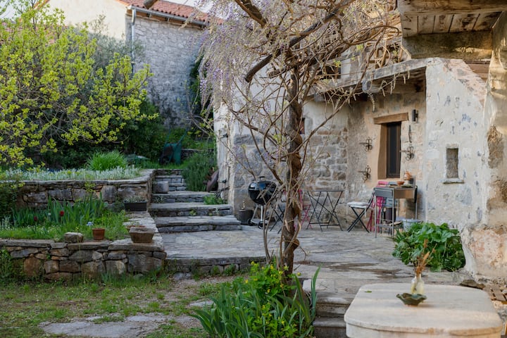 Renovated Rustic House In Beautiful Karst - Slap