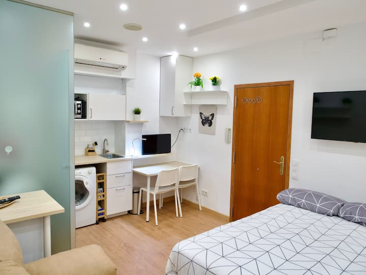 Studio Centrico Muy Bien Equipado, Recien Renovado - Barcelona