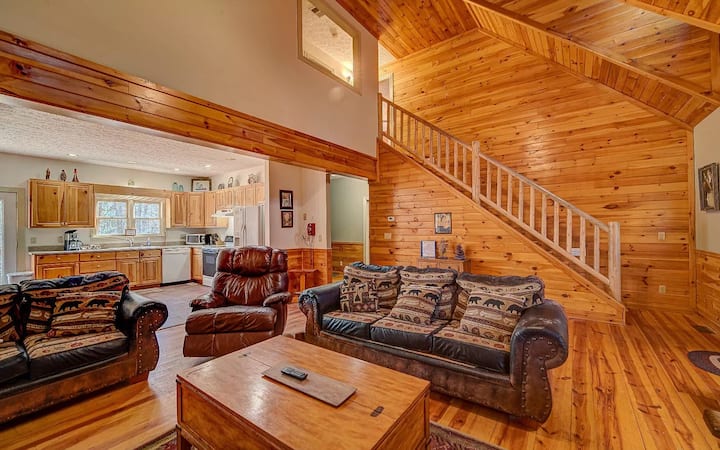 Relaxing 4 Bedroom Riverside Cabin - Ellijay