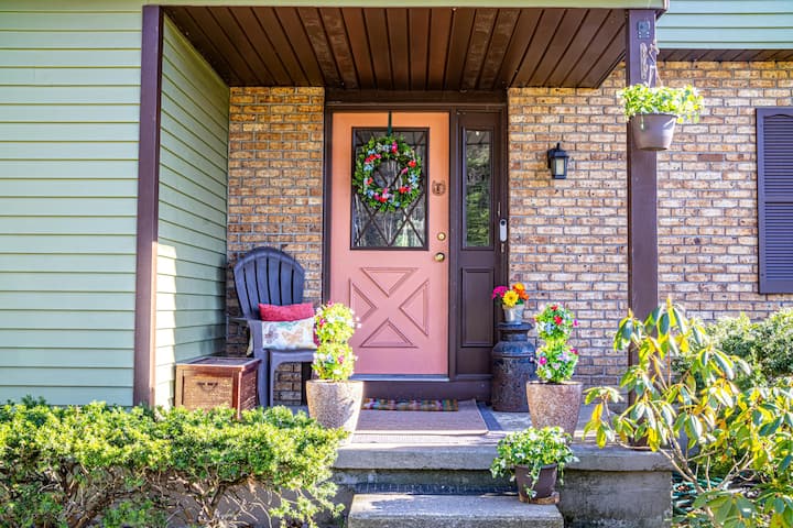 Saratoga's Place To Be! - Saratoga Springs, NY