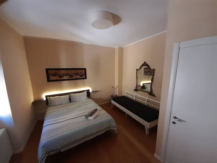 Beige Room In Finalborgo - Finale Ligure