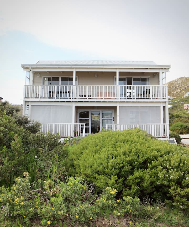 Grace - A Cape Cod-style Family Home In Rooi-els - Rooi-Els