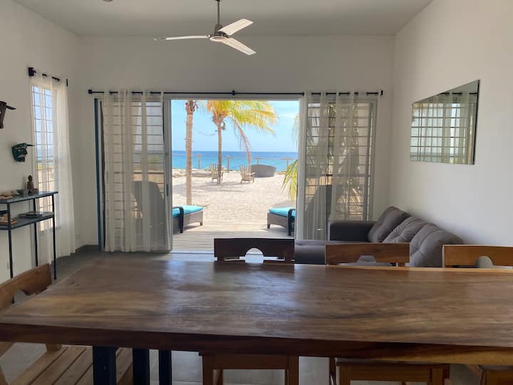 Casa Twin Fins, Beachfront Surfhouse, Playa Popoyo - Nicaragua