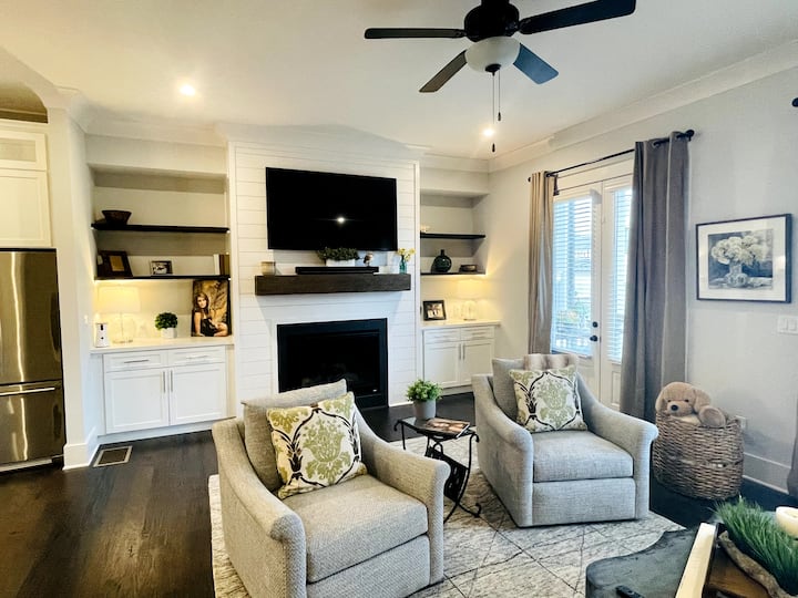 Fully Furnished Townhome In The Heart Of Roswell - Roswell, GA