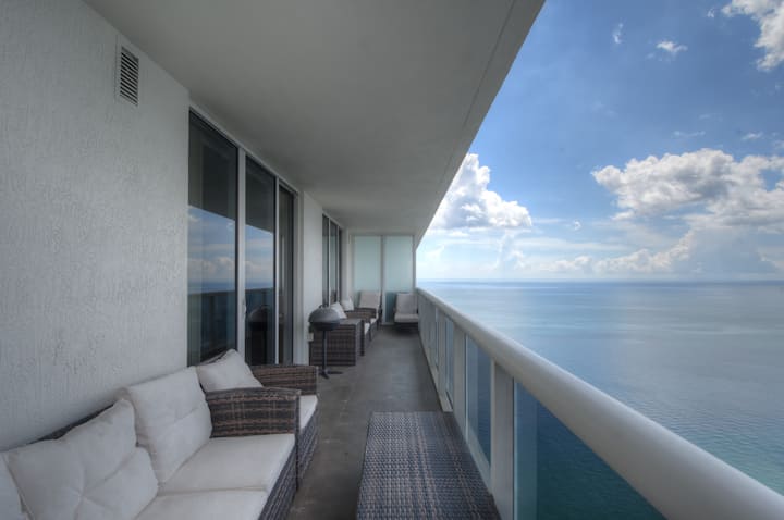Beach Club Hallandaleocean Front 44 Floor - Hallandale, FL