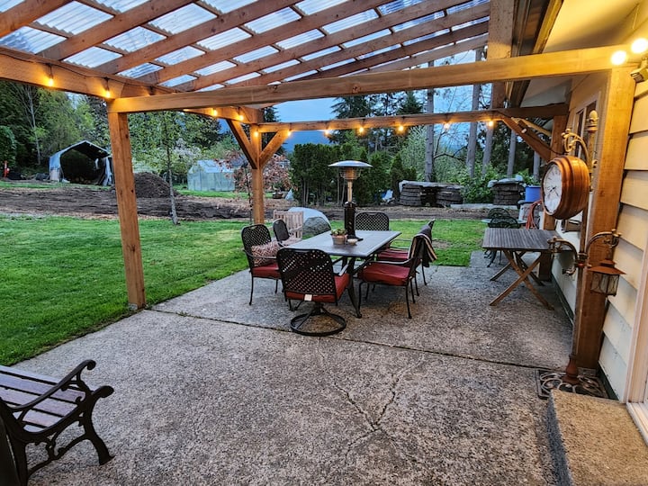 Lynn Valley Half Acre Entire Home - North Vancouver