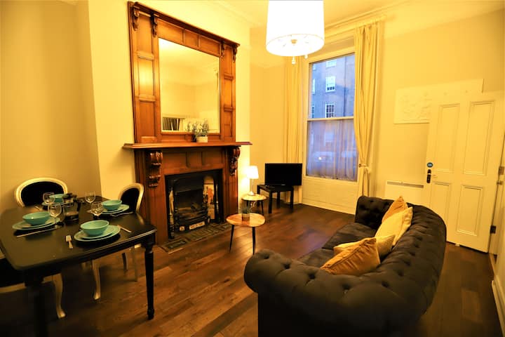 Gorgeous Georgian Flat With High Ceilings - Dublin, Ireland