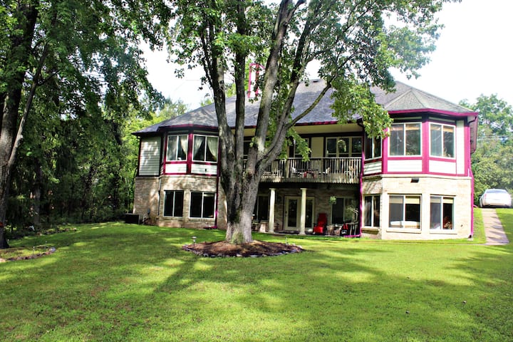 "The Casa" Presents Luxurious 2  Spacious  Suites - Farmington Hills, MI