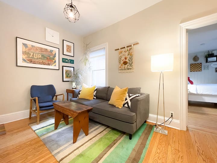 Unique. Cozy. Quiet 1 Bdrm. Steps To Queen West! - Toronto
