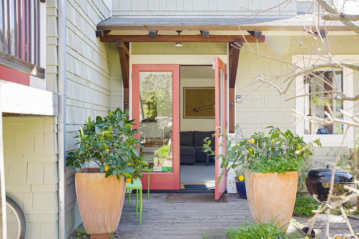 Garden Studio Apartment - El Cerrito, CA