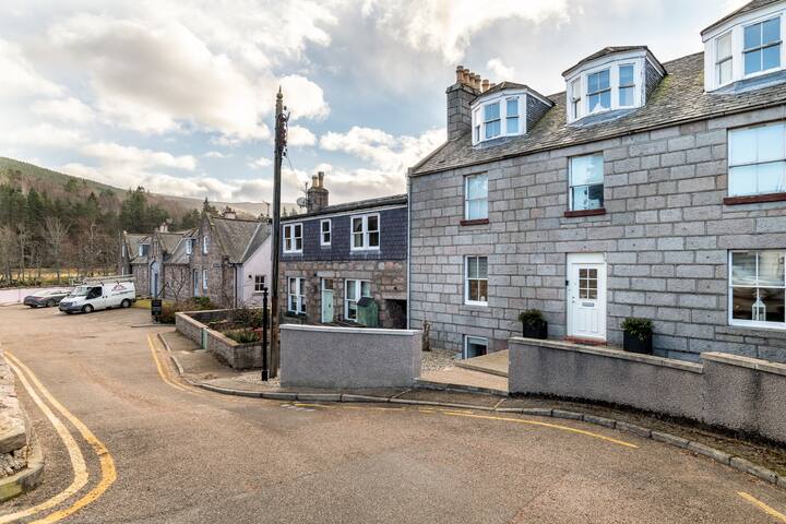 Lovely and Spacious 2 Bed Flat in Perfect Location - Apartments for ...