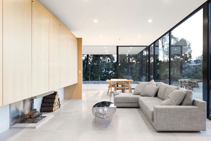 Glass House Set On 21 Acres Overlooking Eildon. - Eildon