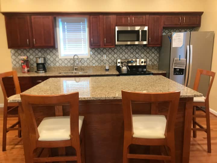 3 Br, 4b & 2 Parking Spots Downtown Silver Spring - ベセスダ, MD