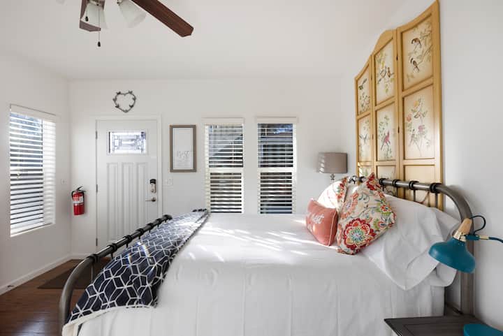 The Nest | Private & Cozy Midtown Studio - Reno