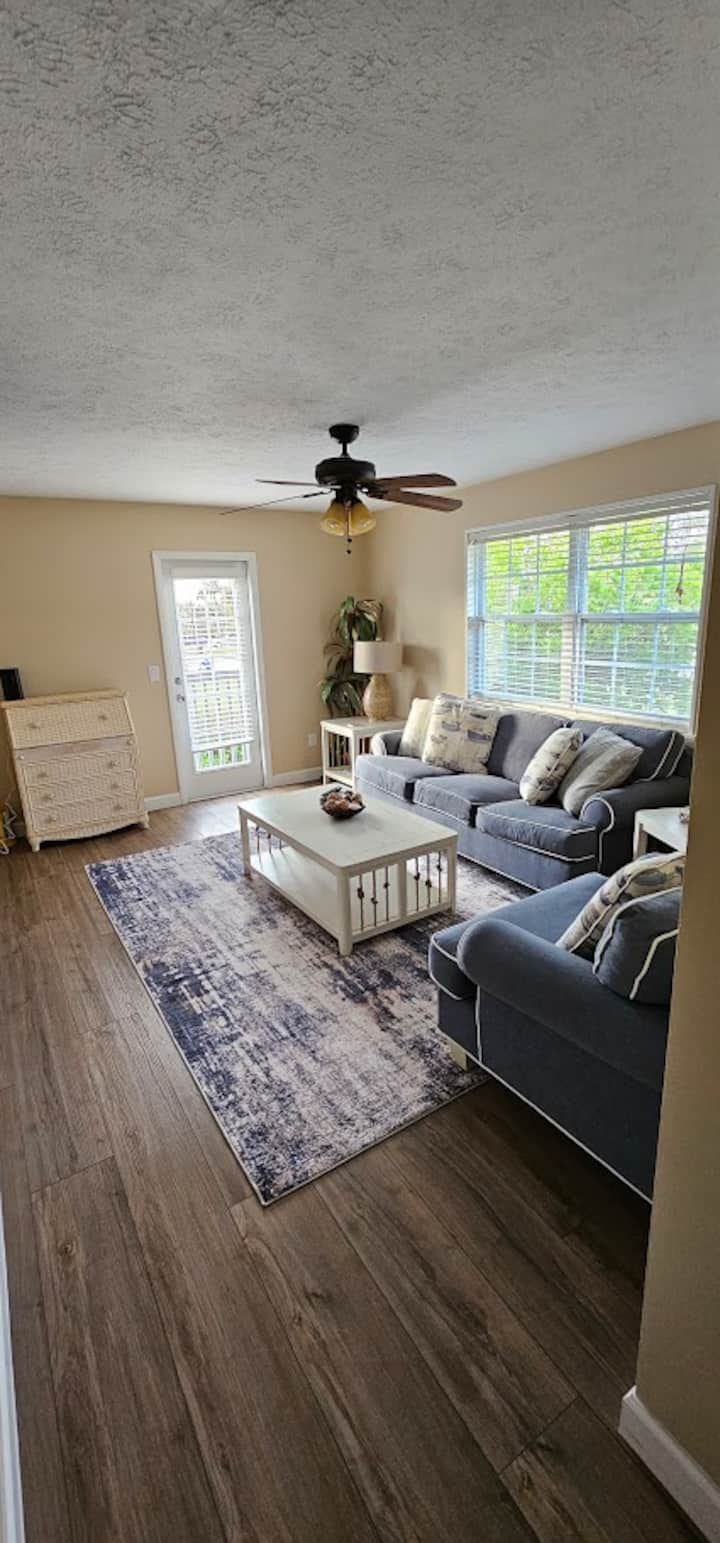 Shell Yea! - Just Like Home & Close To Beaches - Fort Myers Beach, FL