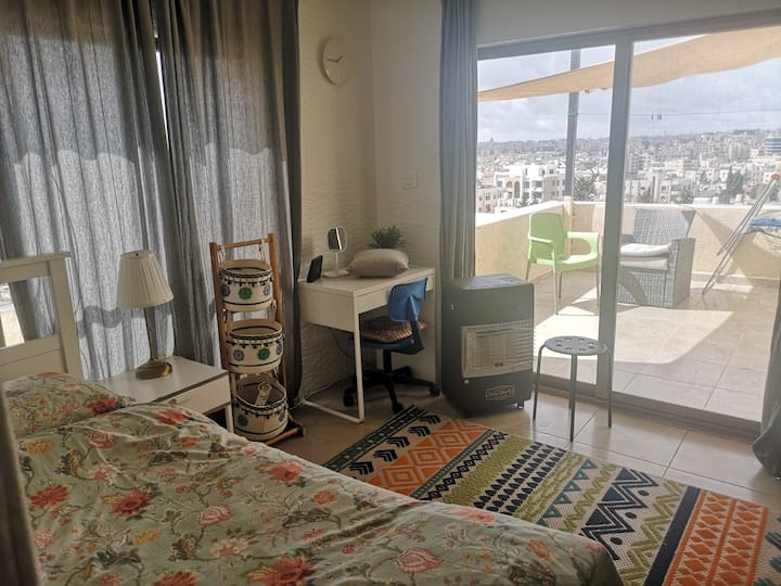 Sunny Rooftop Studio With Stunning View Terrace - Jordan