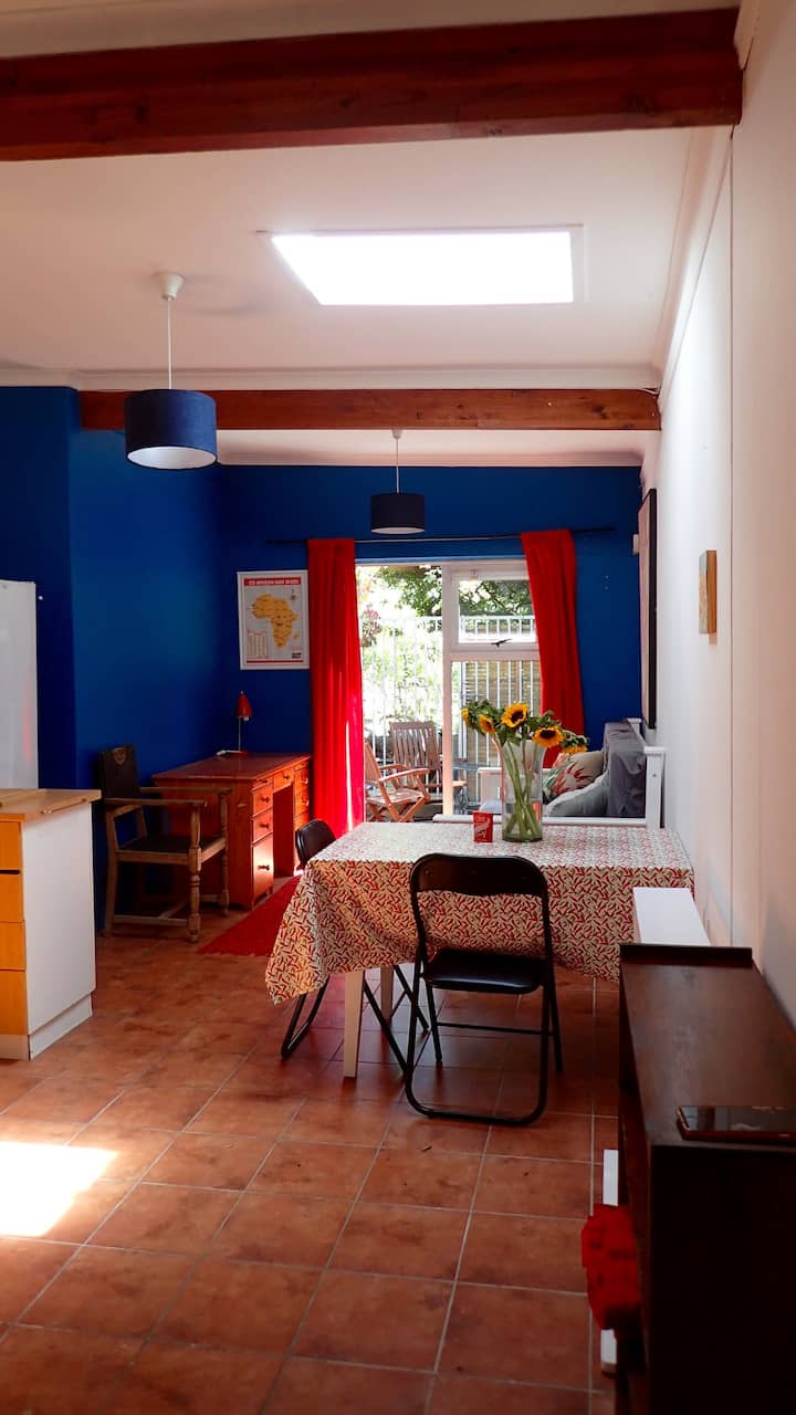 Spacious Apartment In A Safe, Beautiful Area - Cape Town