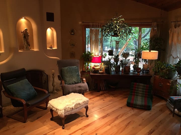 Incredible 3 Bdrm On 5 Acres With Sauna And Creek - Ashland, OR