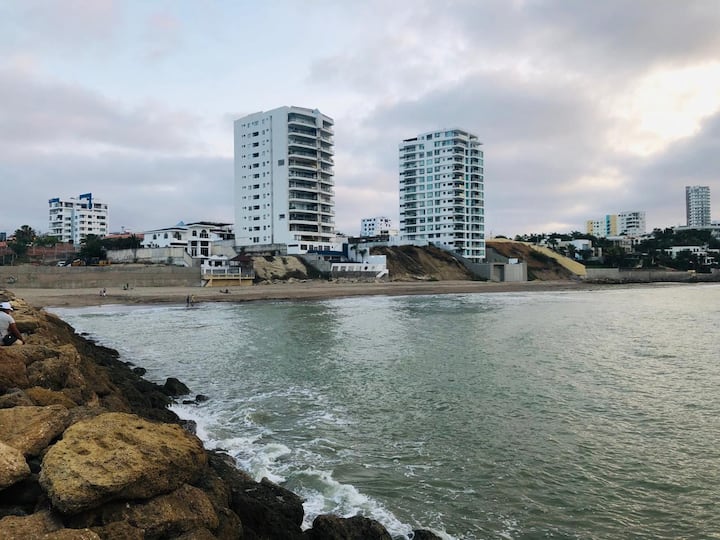 Complete And Comfortable Suite In Modern Manta - Manta