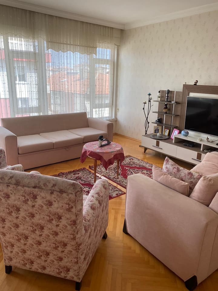 Private Room In A 3+1 Apartment In Kizilay - Ankara