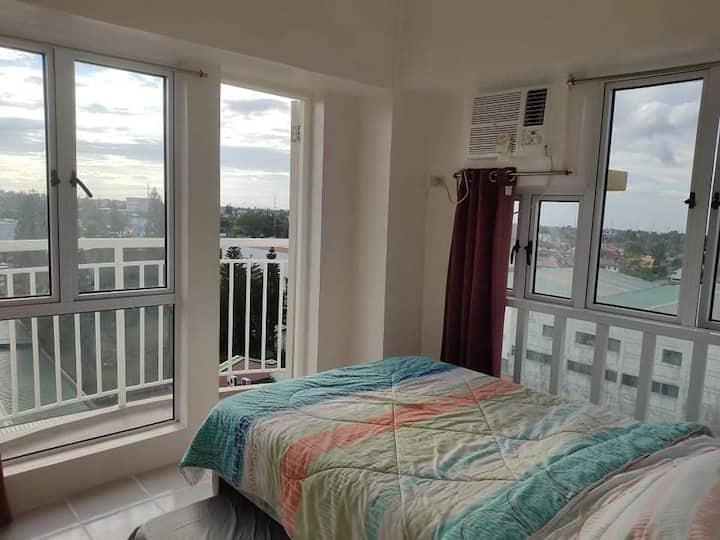 Cityland 2br W/ Netflix & Wifi Good For 6pax Only - Tagaytay