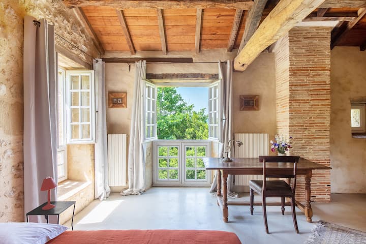 Manor's Wing In Beautiful French Countryside - France