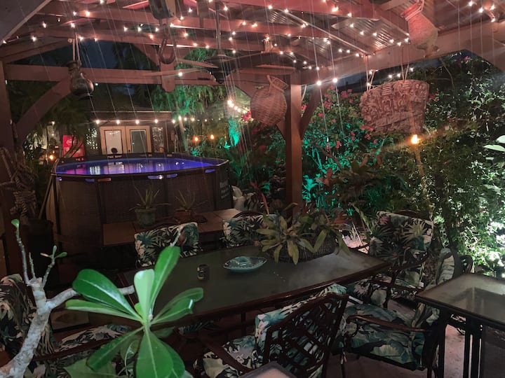 Captin' Joe's Tropical Palm Beach Hot Tub Hideaway - ウェスト・パーム・ビーチ, FL