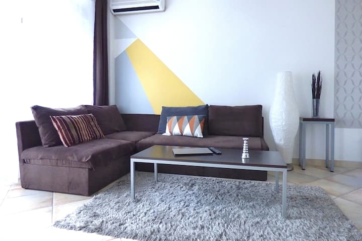 With Balcony & Old-town Steps Away, 3 Beds.  U17 - Bucarest