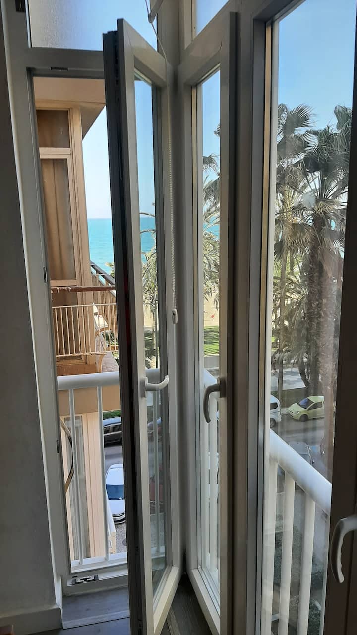 Lola, Home Sweet Home - Málaga