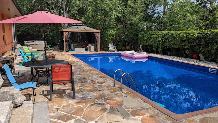 Pets, Pool, Hot Tub & Sauna! Santa Fe Style Home. - Kanata