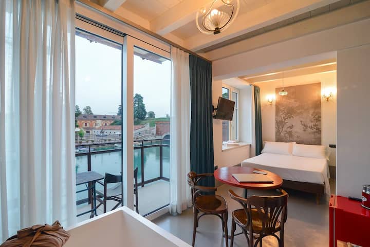 Suite Deluxe With Bath Tub And Balcony - Peschiera del Garda