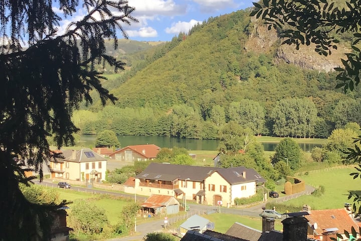 Maison Lac Des Graves Vallée De La Jordanne 2ch 4p - Vic-sur-Cère