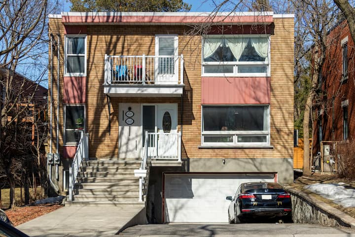 Master Bedroom Near Restaurants - Montreal