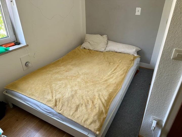 Room In Munich With Bed And Cupboard - Baviera