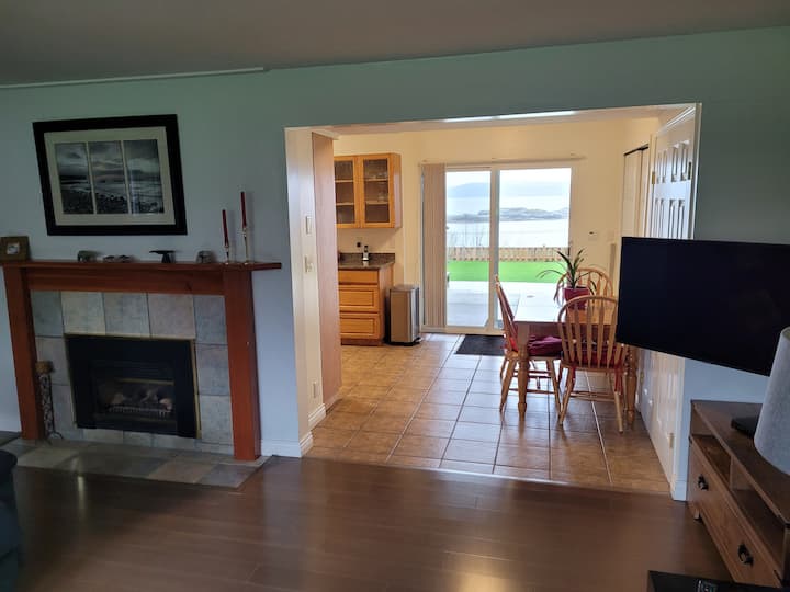 Myrtle Rocks, Work Or Play - Powell River