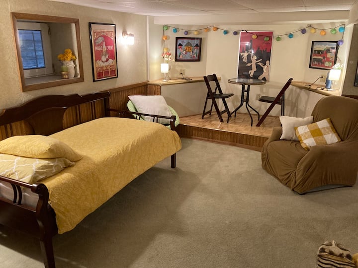 Spacious Basement-level Apt Near Wrigley Field/cta - Mayfair - Chicago