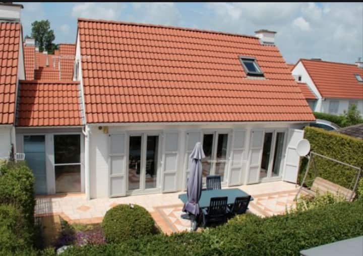 Maison De Pêcheur Idéale Pour Les Familles. - De Haan