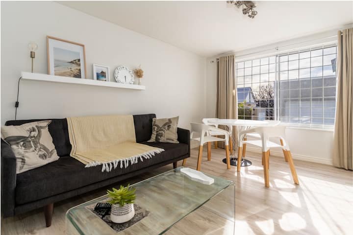 1 Bedroom Apartment In Secure Complex - Cape Town