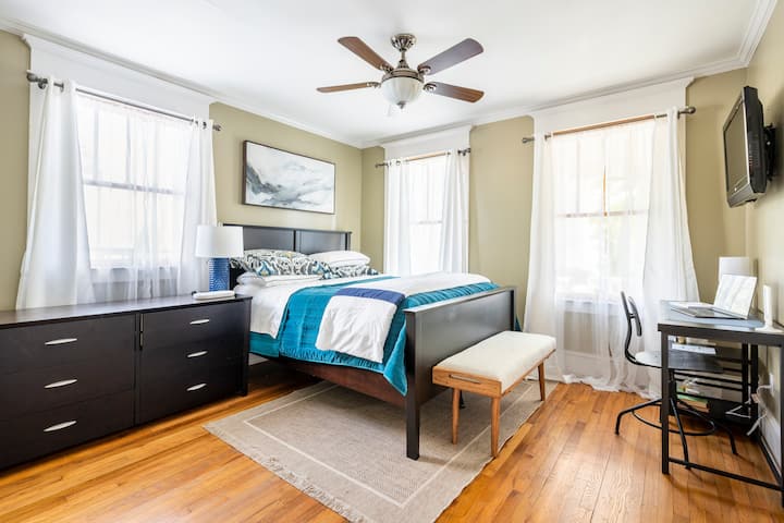 ★ Queen Bed ★ Private Bath ★ Family Home - Atlanta, GA