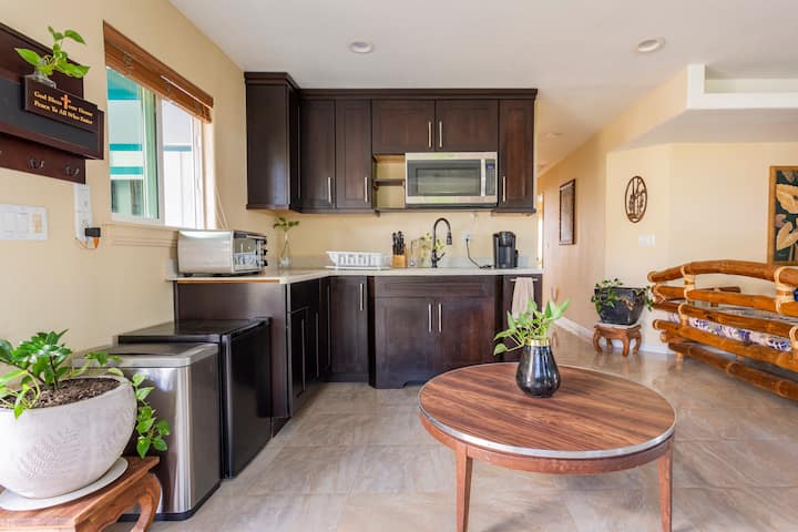 Rm 1: Hibiscus Room - Kailua-Kona, HI