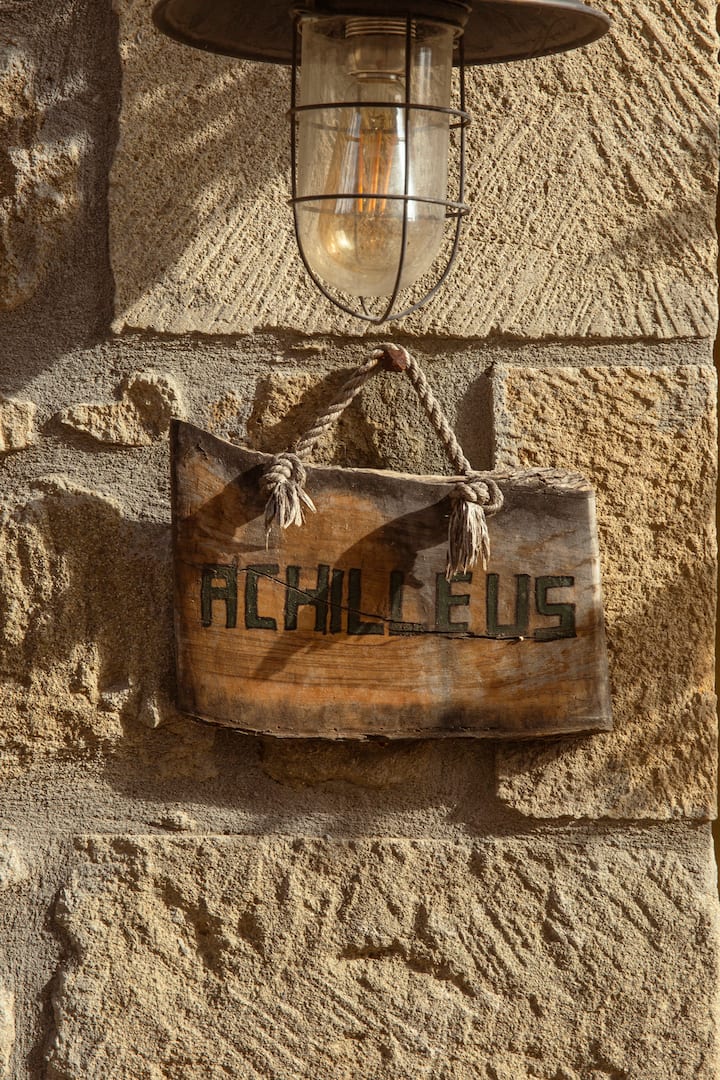 Achileus, Mavras Taş Odalar - Küçukkuyu
